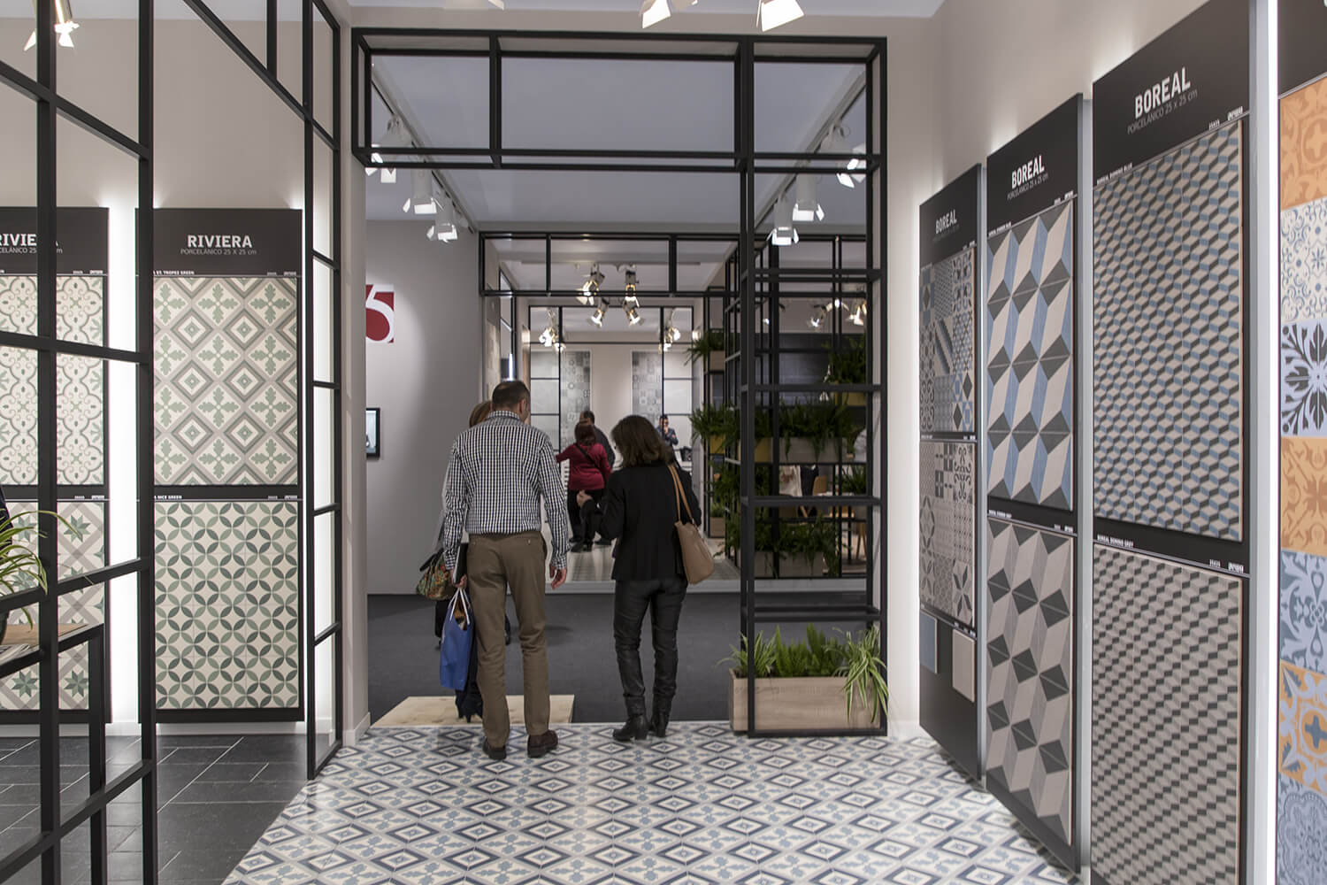 Codicer 95 новинки с имитацией дерева на выставке Cevisama 2018.